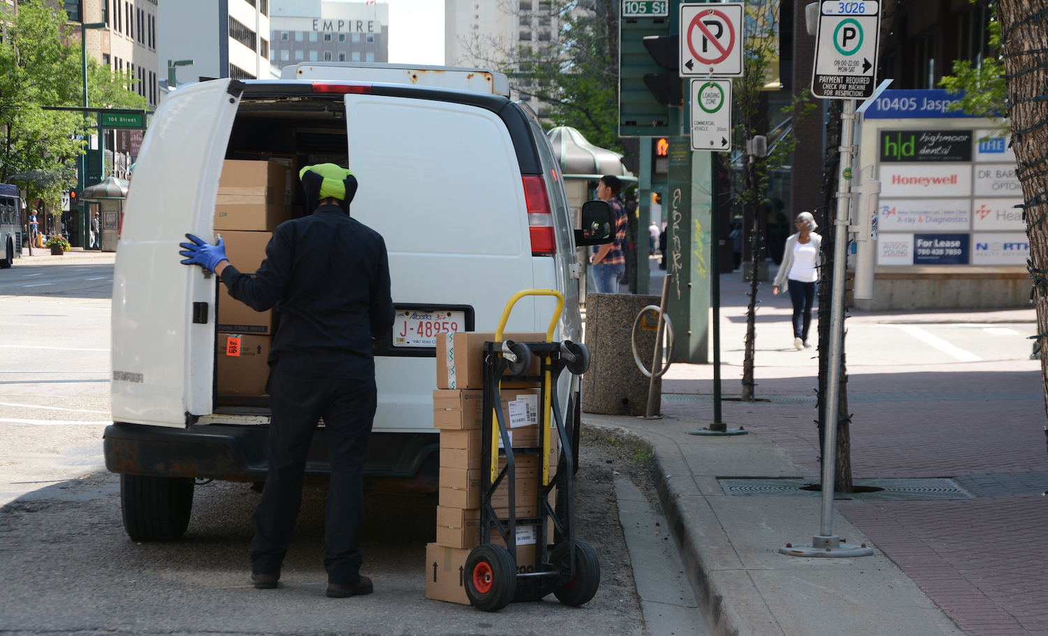 Moving Edmonton to low-carbon urban freight delivery